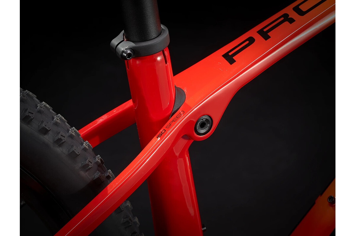 Jízdní kolo Trek Procaliber 9.5 Marigold to Radioactive Red Fade 2021 ...